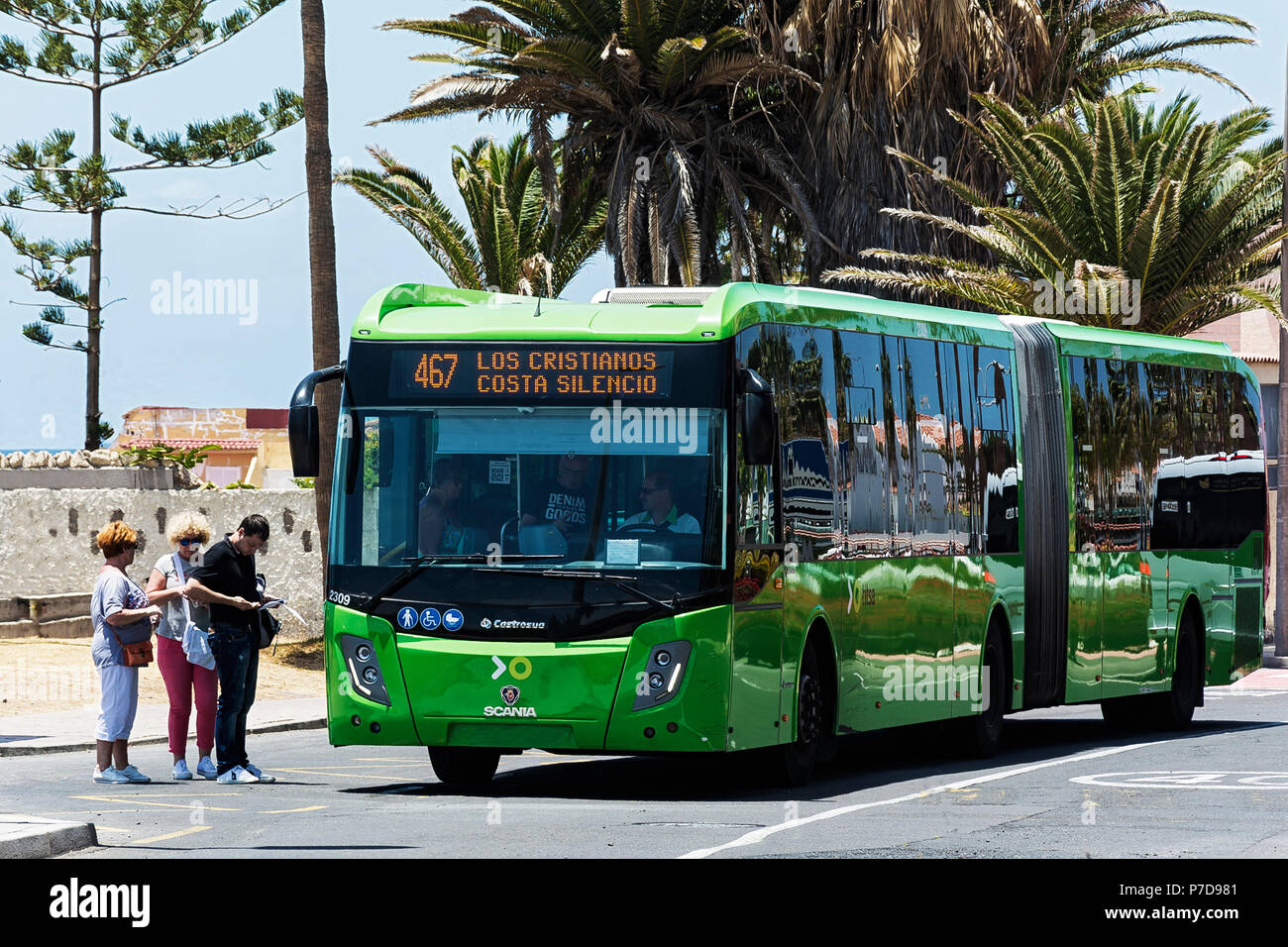 In Spagna, La Caleta - Maggio 15, 2018: - SCANIA bus navetta per le ...