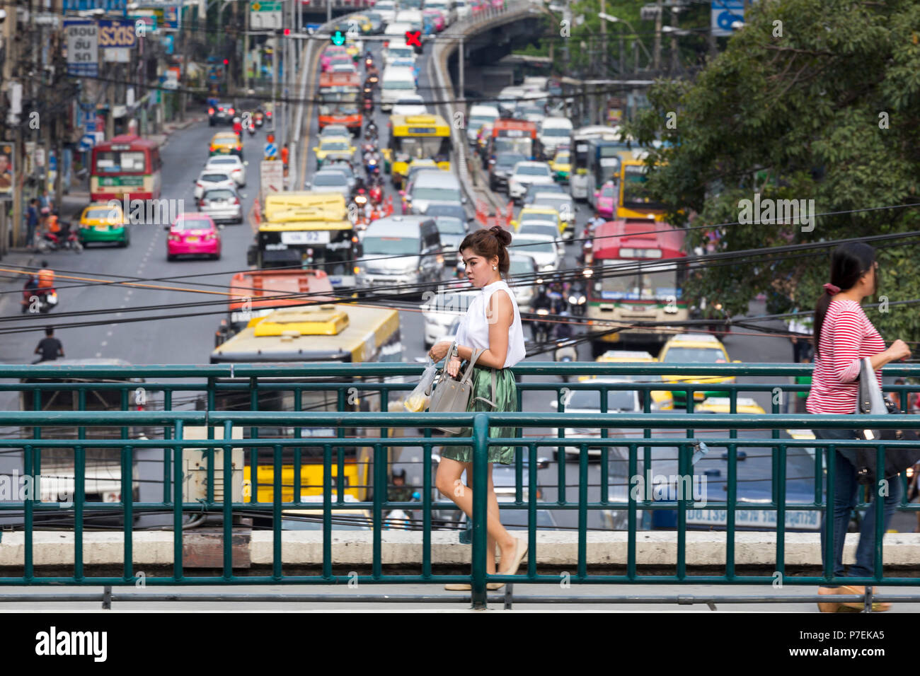 Strisce pedonali bangkok immagini e fotografie stock ad alta ...
