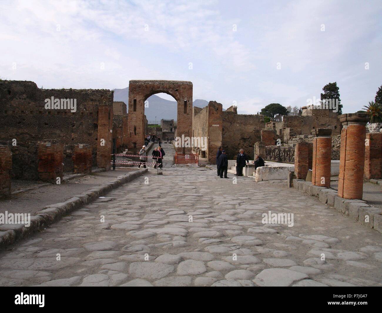 Arco di caligola immagini e fotografie stock ad alta risoluzione - Alamy
