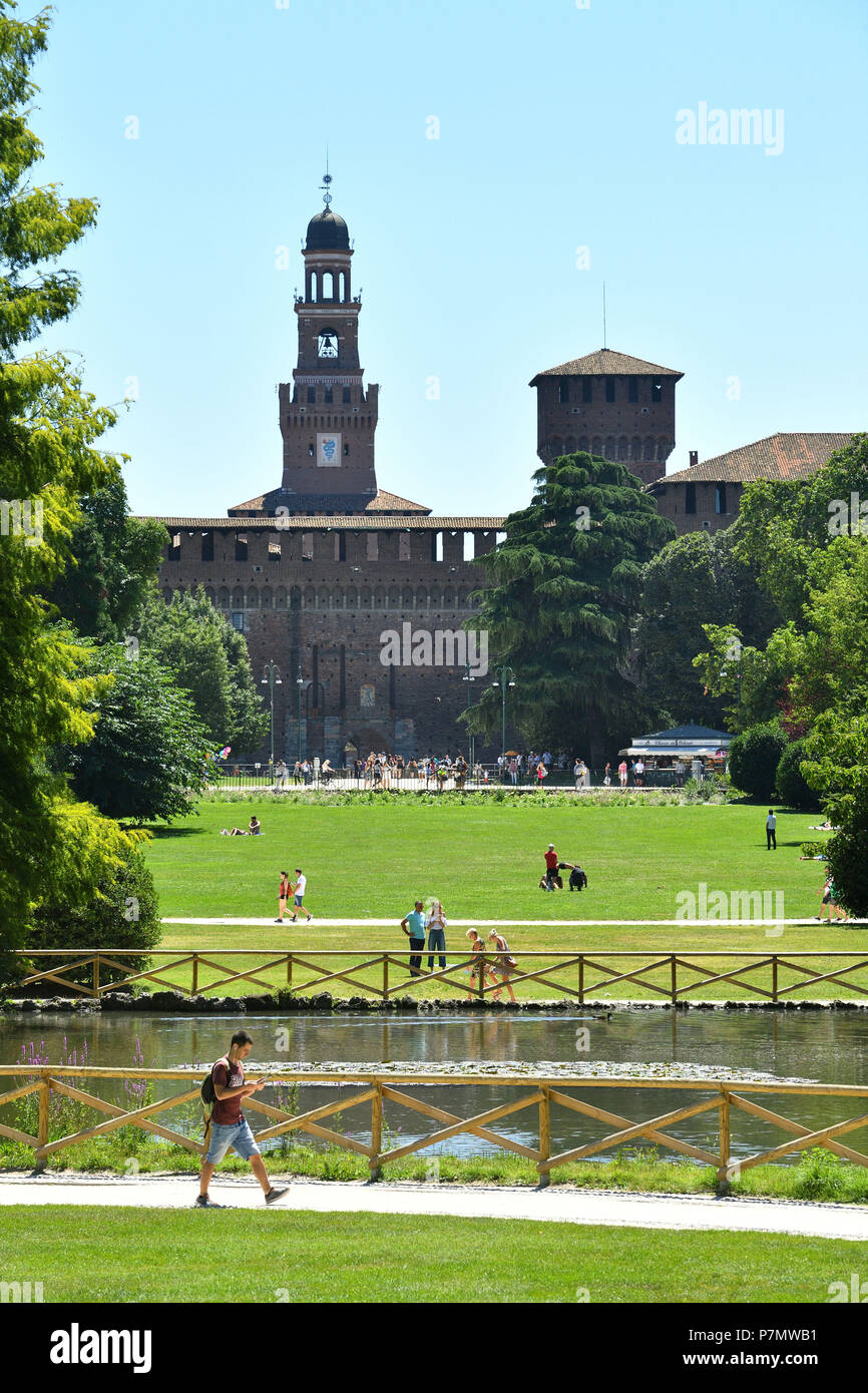 Parco del castello sforzesco immagini e fotografie stock ad alta ...