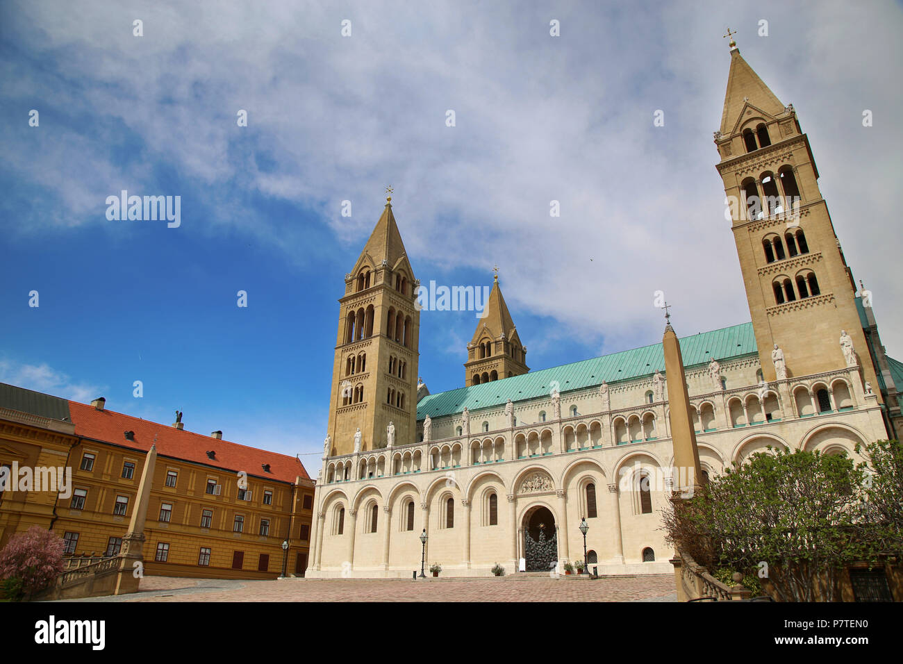 Basilica di San Pietro e San Paolo, la Cattedrale di Pecs in Ungheria ...