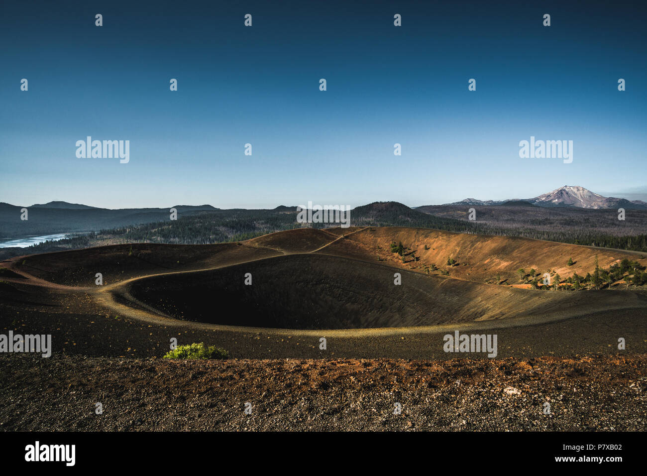 Vulcano a cono immagini e fotografie stock ad alta risoluzione - Alamy