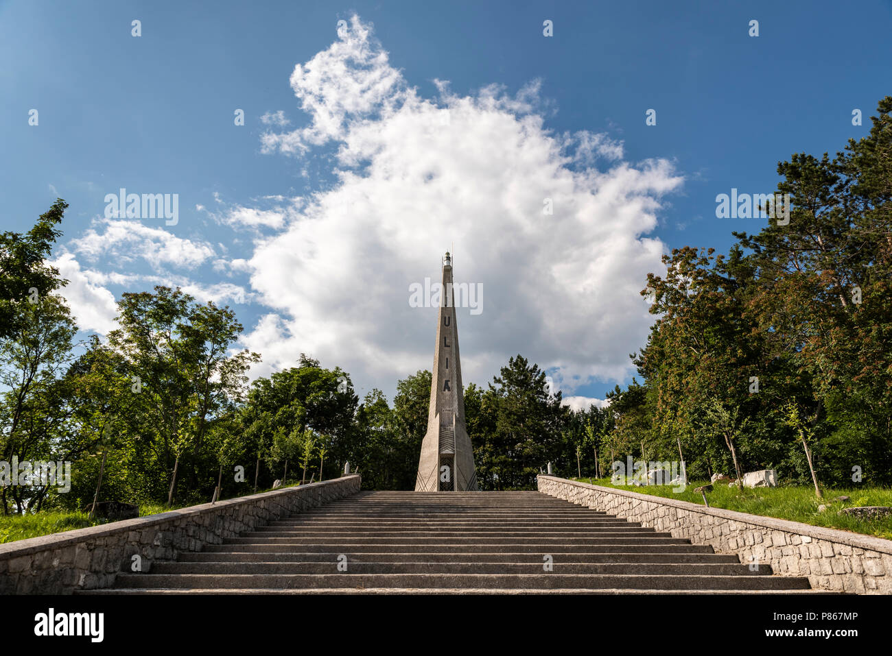 Monumento degli alpini immagini e fotografie stock ad alta risoluzione ...