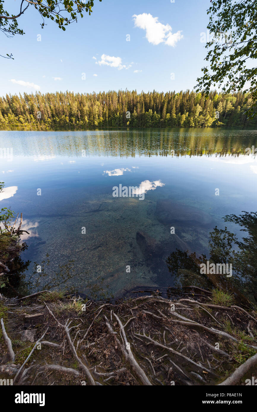 Lago di acqua limpida immagini e fotografie stock ad alta risoluzione ...