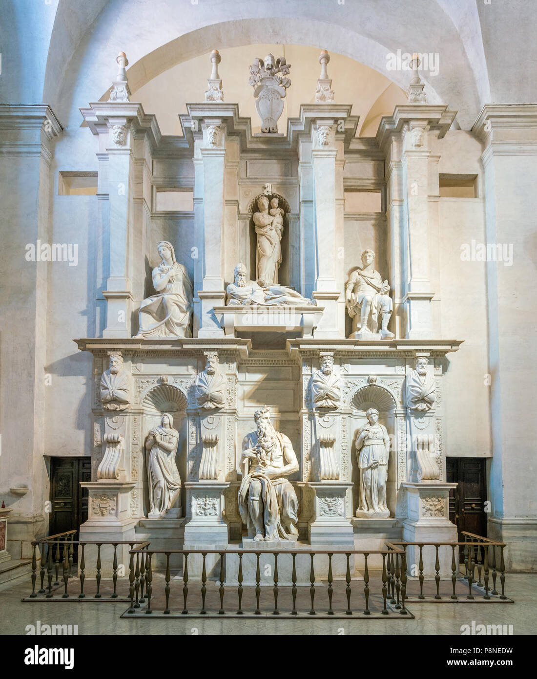 Il Mosè di Michelangelo, nella chiesa di San Pietro in Vincoli a Roma ...