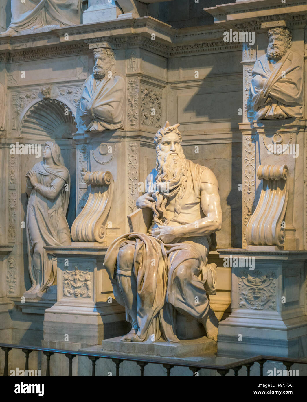 Il Mosè di Michelangelo, nella chiesa di San Pietro in Vincoli a Roma ...
