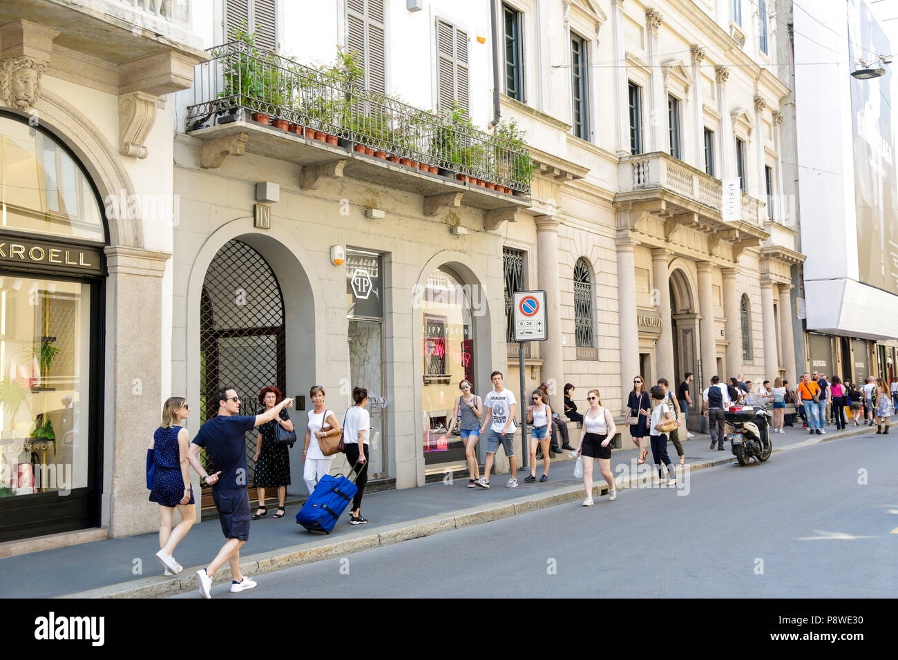 Via Montenapoleone a Milano: lo shopping di lusso street con i più ...