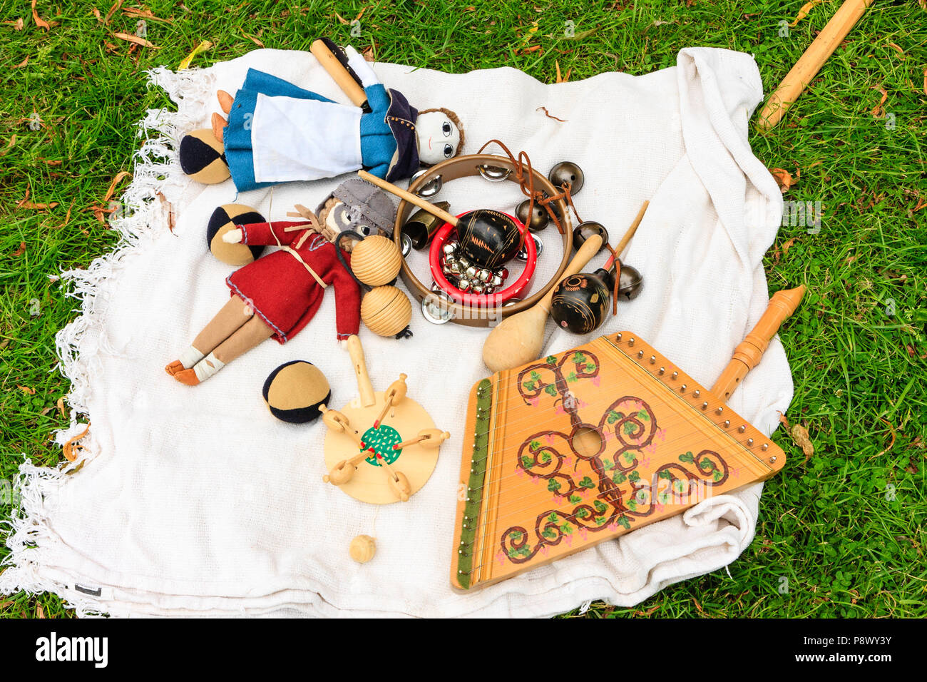 Bambole medievali immagini e fotografie stock ad alta risoluzione - Alamy