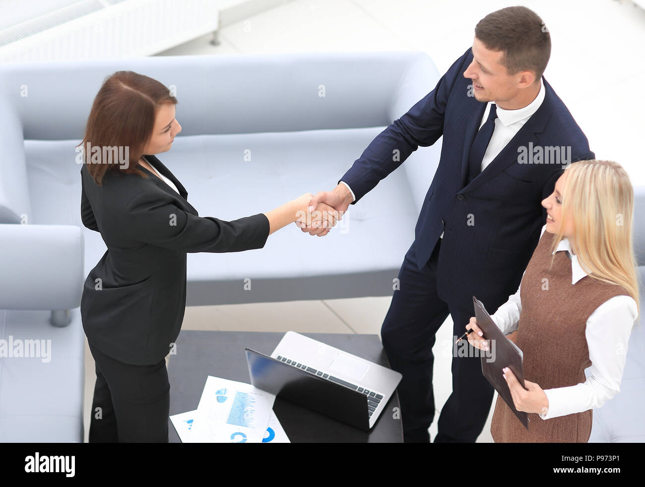 Agitare bene prima dell'uso immagini e fotografie stock ad alta ...