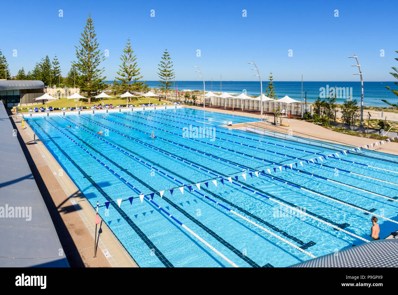 Piscina sulla spiaggia di scarborough immagini e fotografie stock ad ...