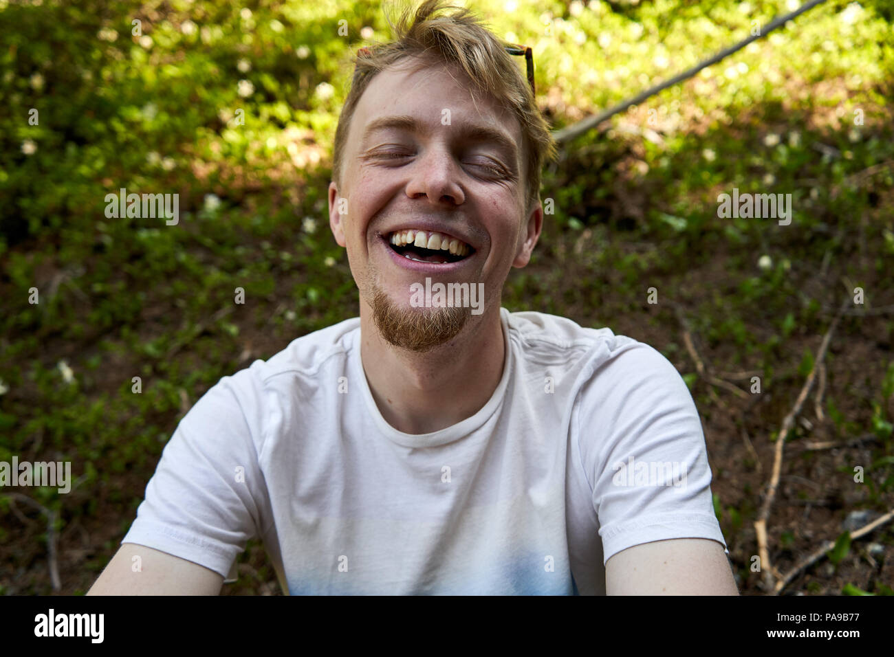 Ridi ridendo divertito immagini e fotografie stock ad alta risoluzione ...