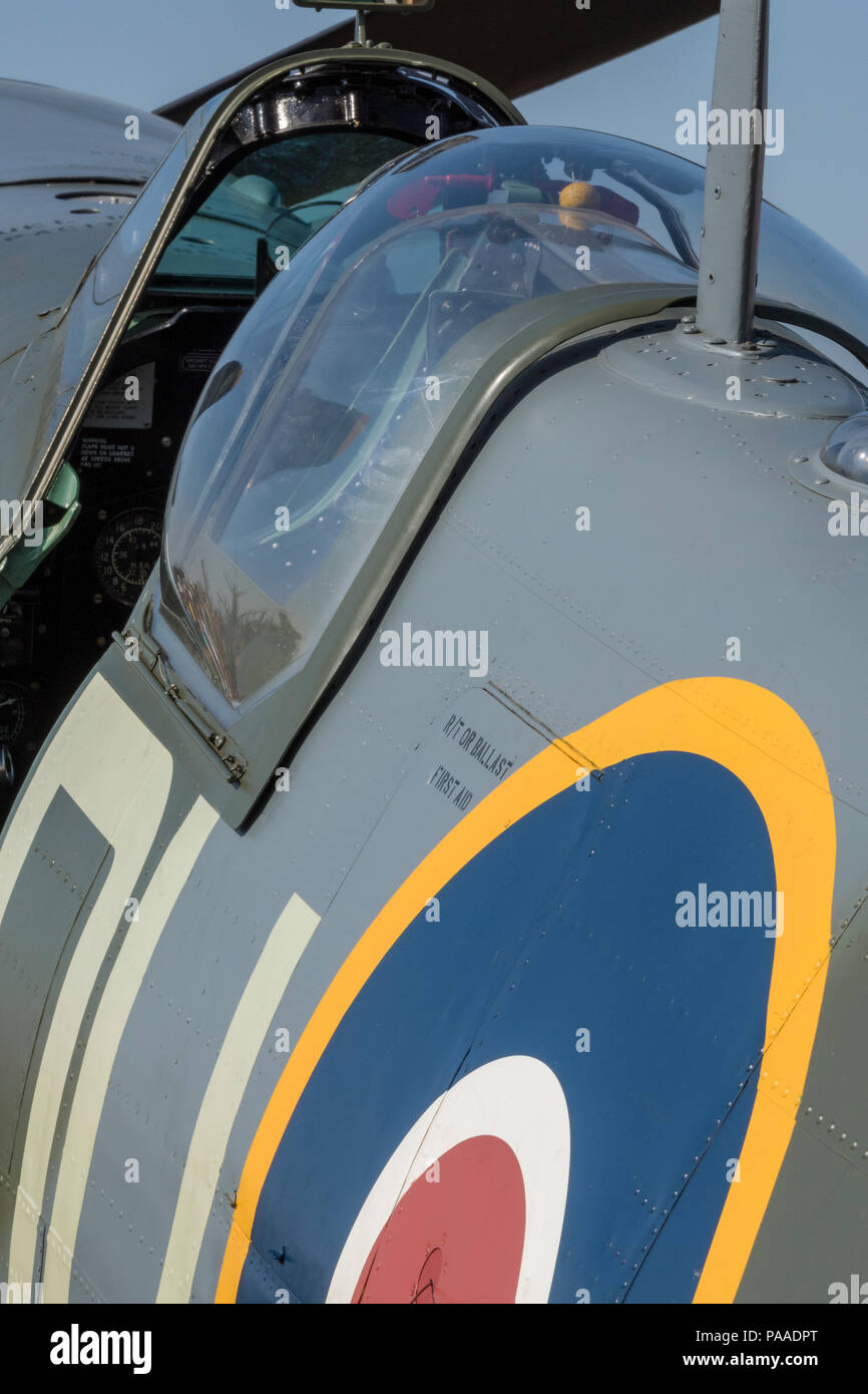 Spitfire cockpit canopy aircraft immagini e fotografie stock ad alta ...