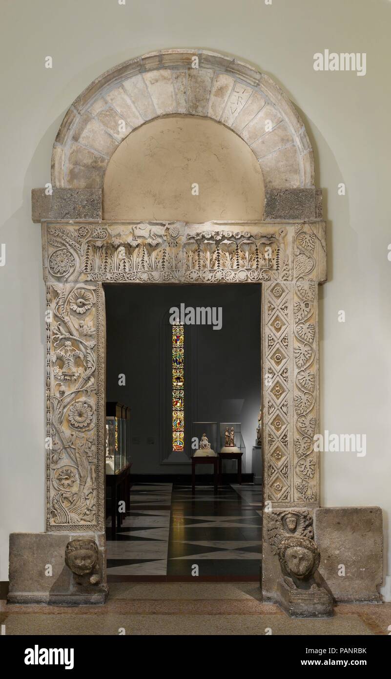 Elementi scolpiti medievali romani immagini e fotografie stock ad alta ...