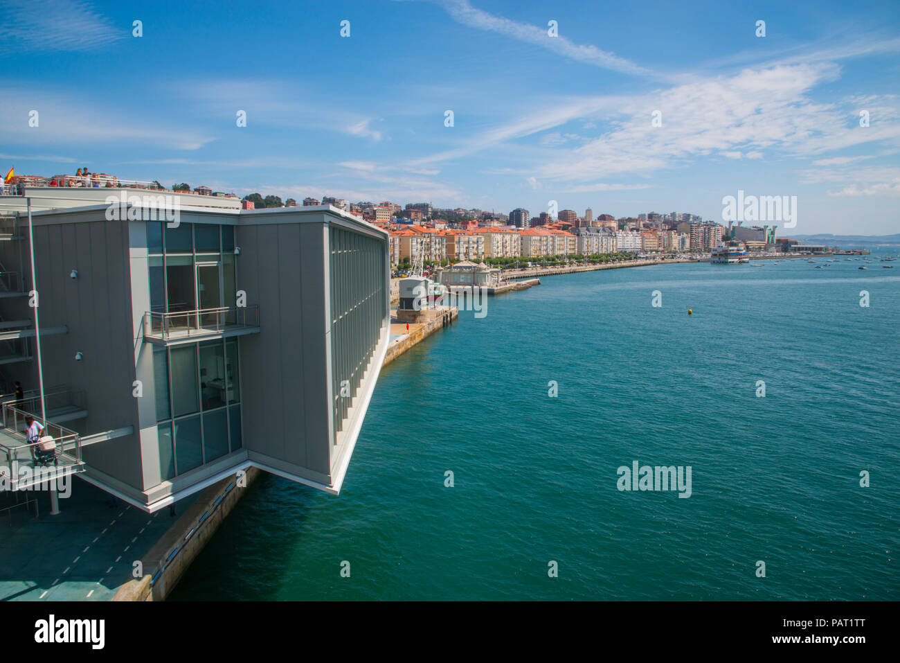 Botín Centro e vista della città. Santander, Spagna Foto stock - Alamy