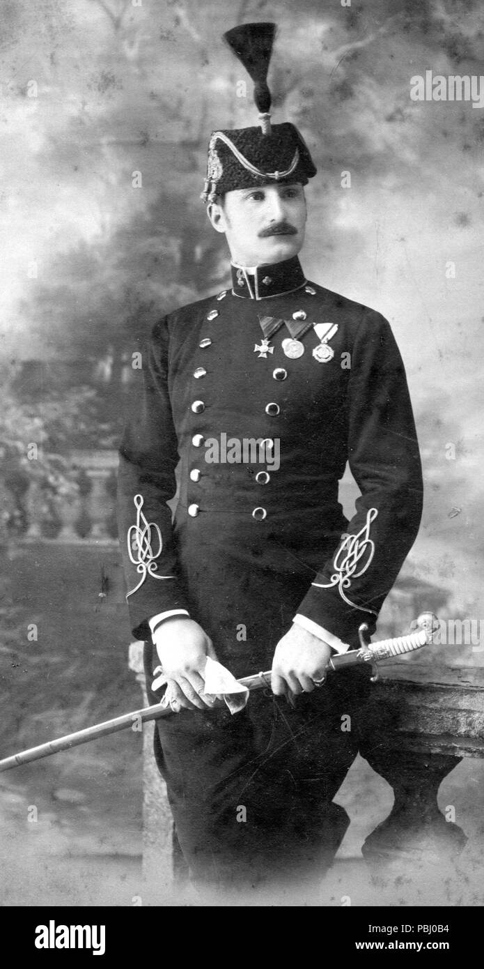 Uniforme da cerimonia militare Foto e Immagini Stock in Bianco e Nero ...