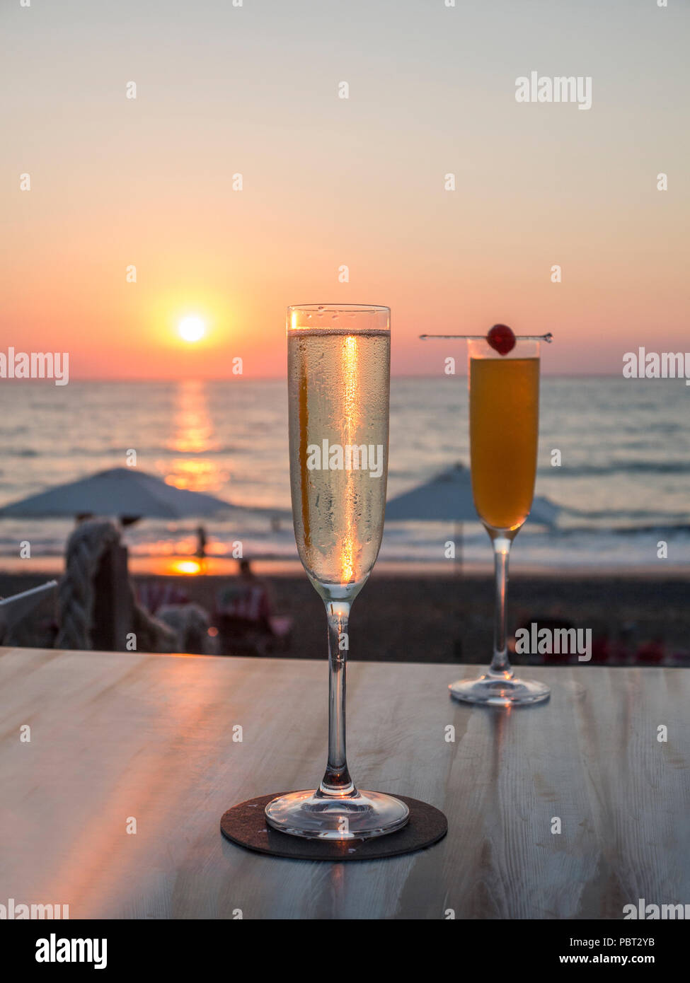 Aperitivo in spiaggia immagini e fotografie stock ad alta risoluzione ...