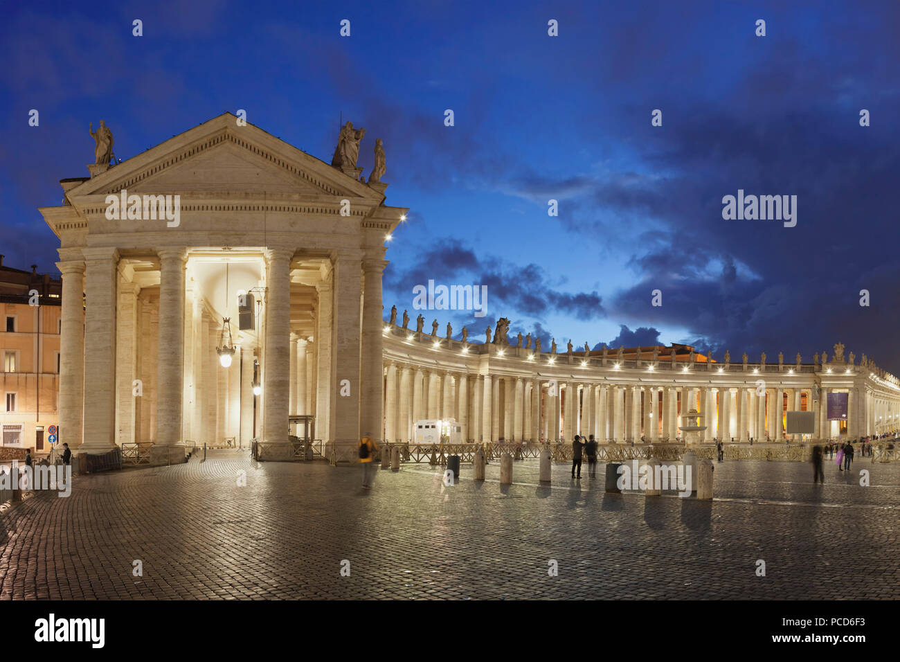 Piazza San Pietro, il colonnato del Bernini, Sito Patrimonio Mondiale ...