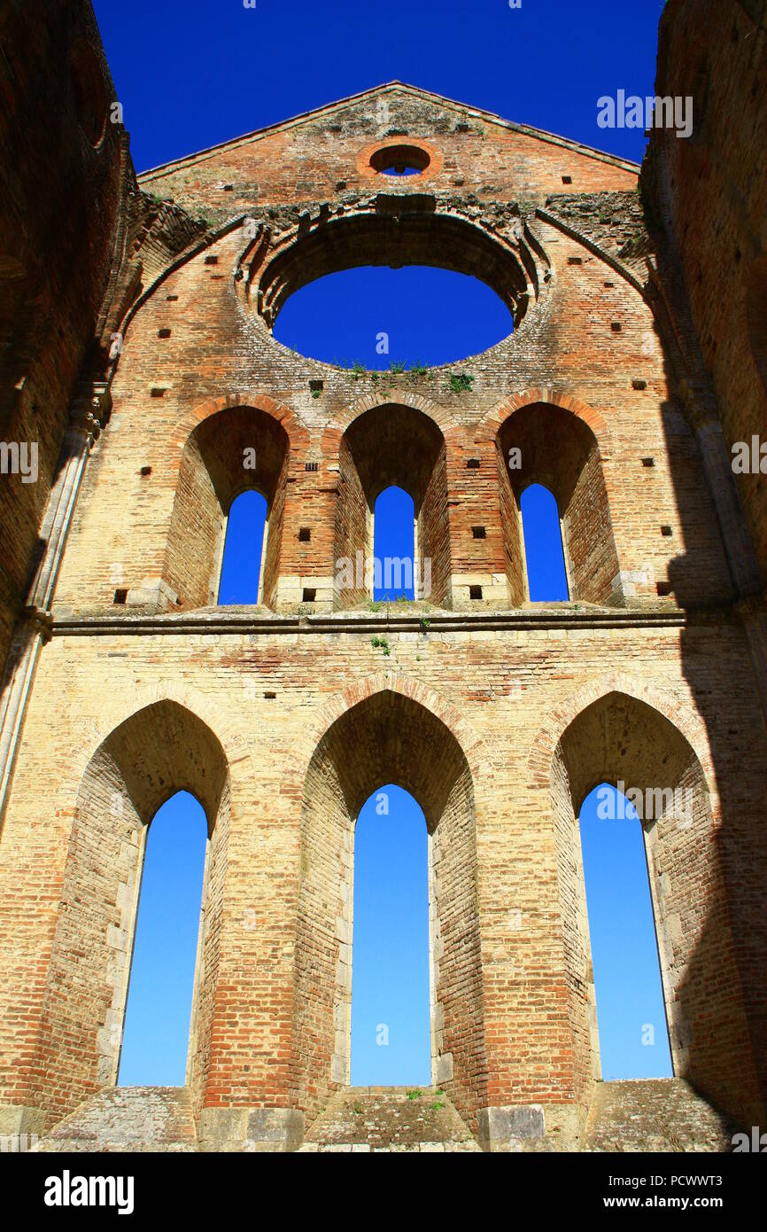 San Galgano, Italia - uno dei migliori esempi di gotico italiano, San ...