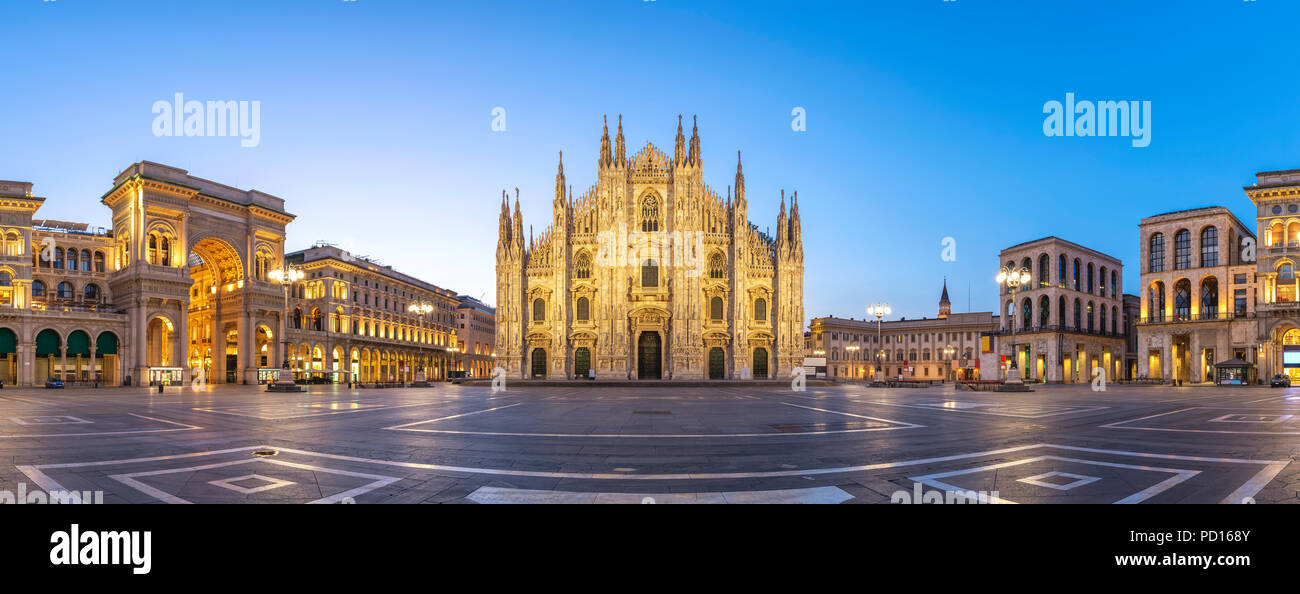 Milano panorama dello skyline della città di Alba a Milano Duomo di ...