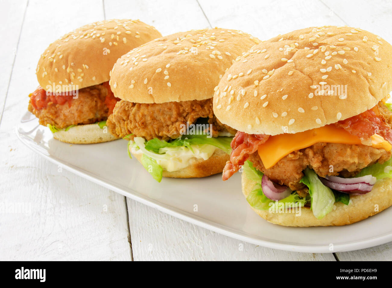 Hamburger di pollo fritto immagini e fotografie stock ad alta ...