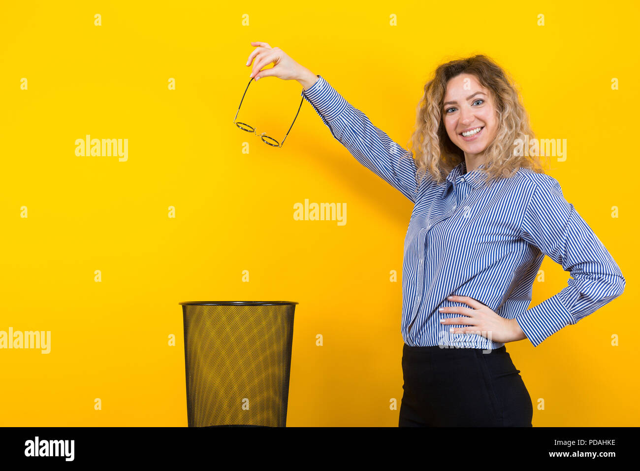 Buttare via qui immagini e fotografie stock ad alta risoluzione - Alamy