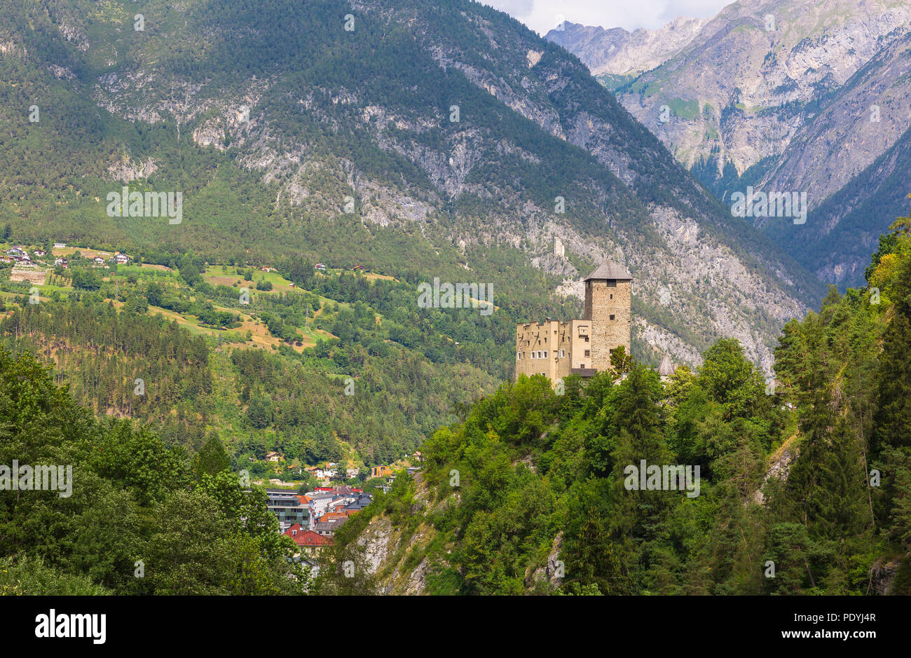 Schloss landeck immagini e fotografie stock ad alta risoluzione - Alamy