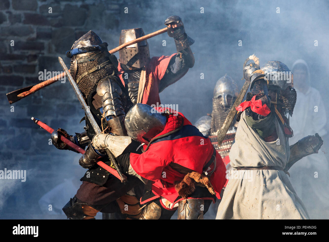 Cavalieri medievali nella severa azione di battaglia Foto stock - Alamy