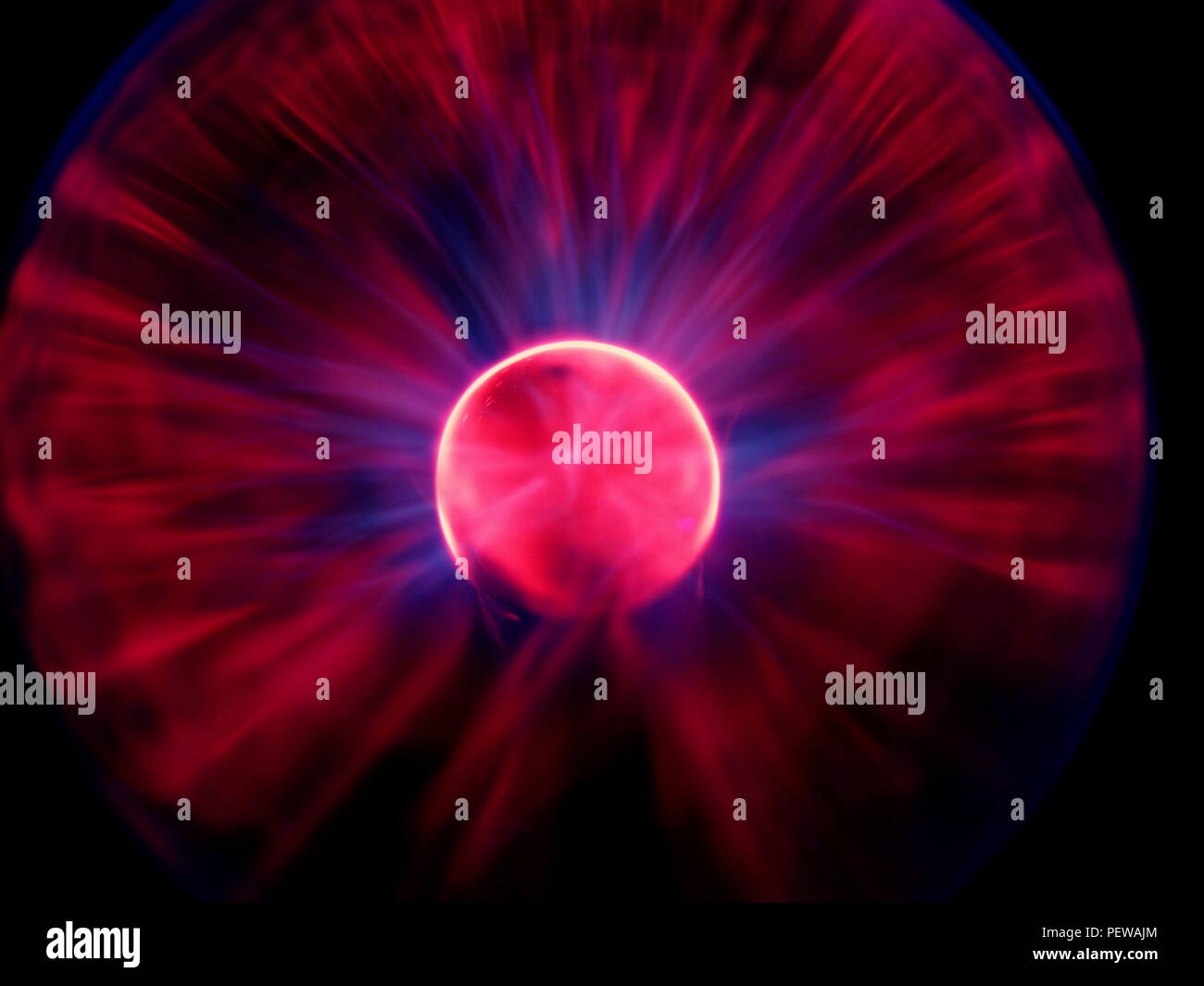 Plasma globe immagini e fotografie stock ad alta risoluzione - Alamy