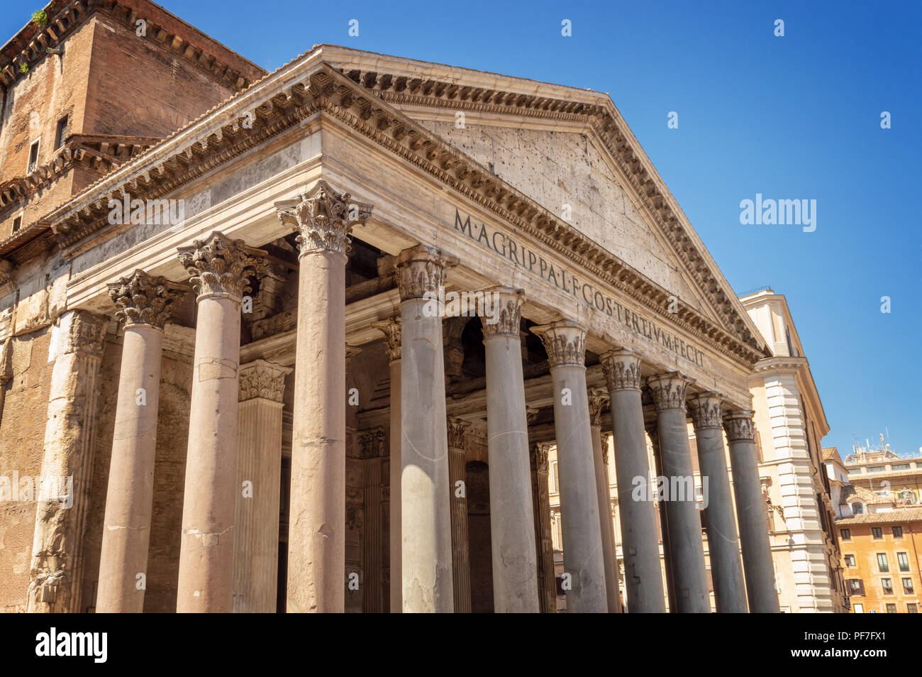 Colonne esterne al pantheon immagini e fotografie stock ad alta ...