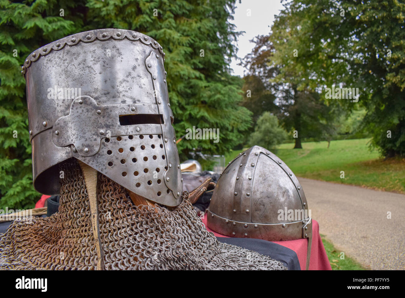 Elmo medievale immagini e fotografie stock ad alta risoluzione - Alamy