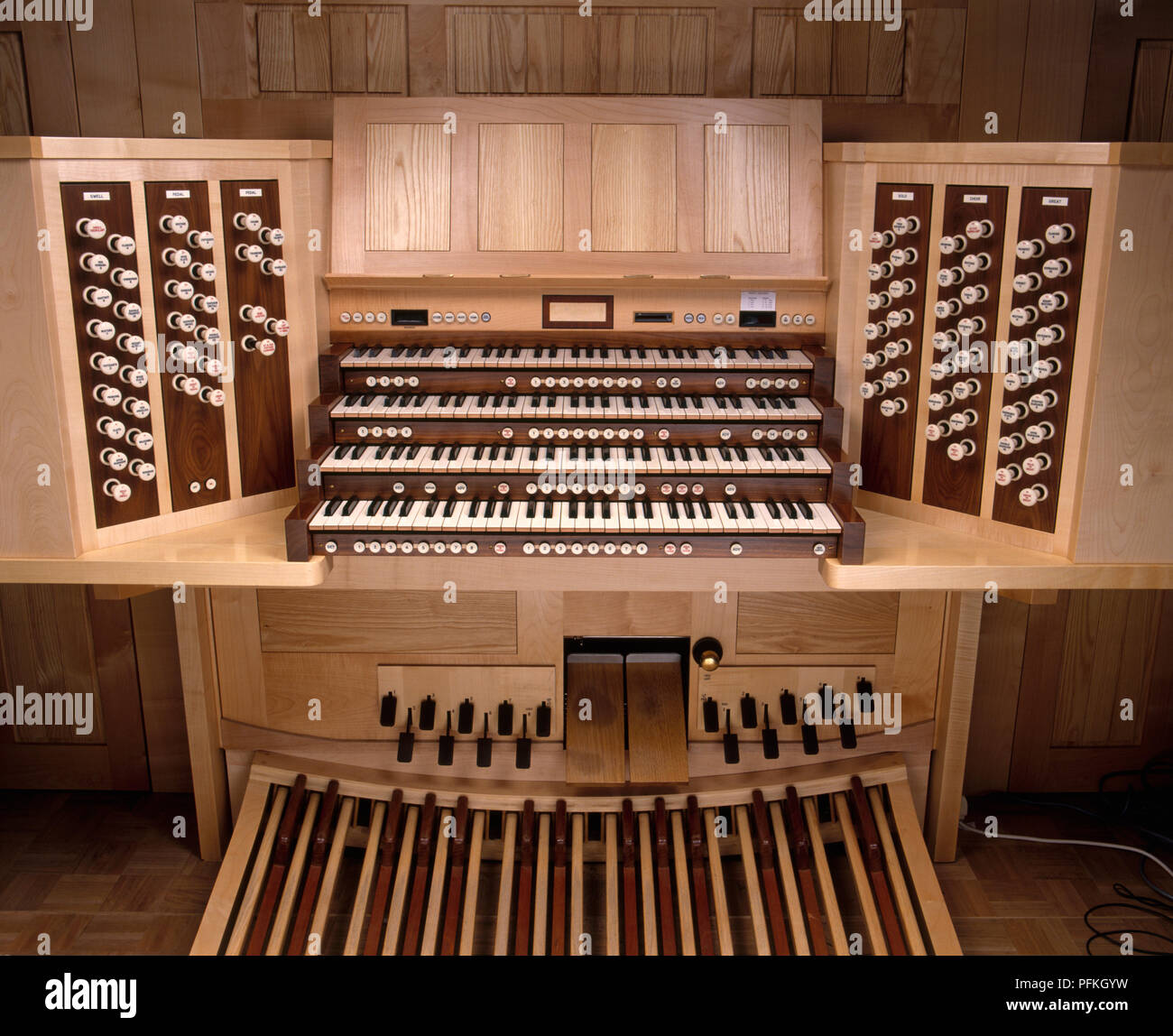 Organ keyboard music immagini e fotografie stock ad alta risoluzione ...