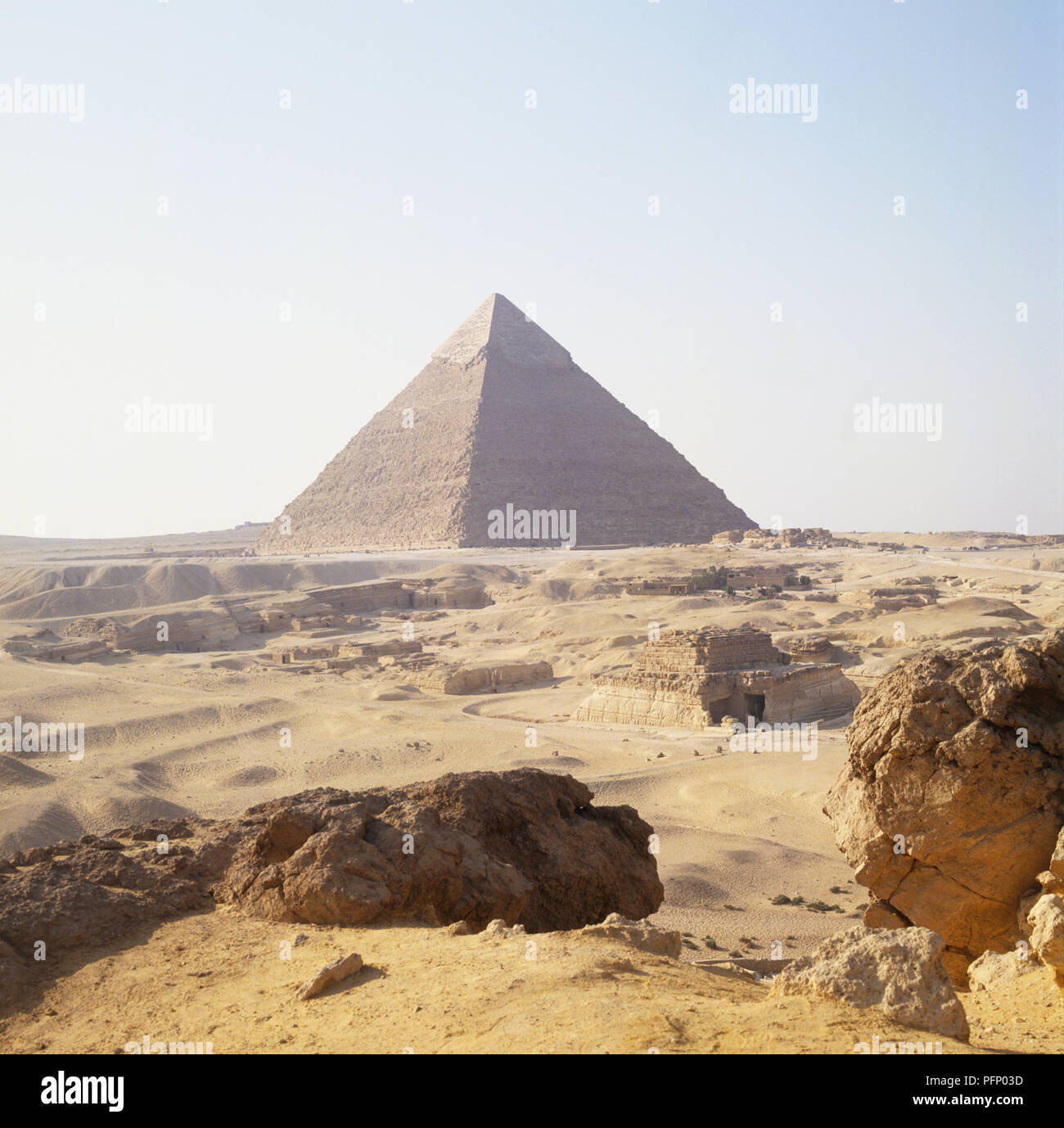 Ancient egypt pyramid immagini e fotografie stock ad alta risoluzione ...
