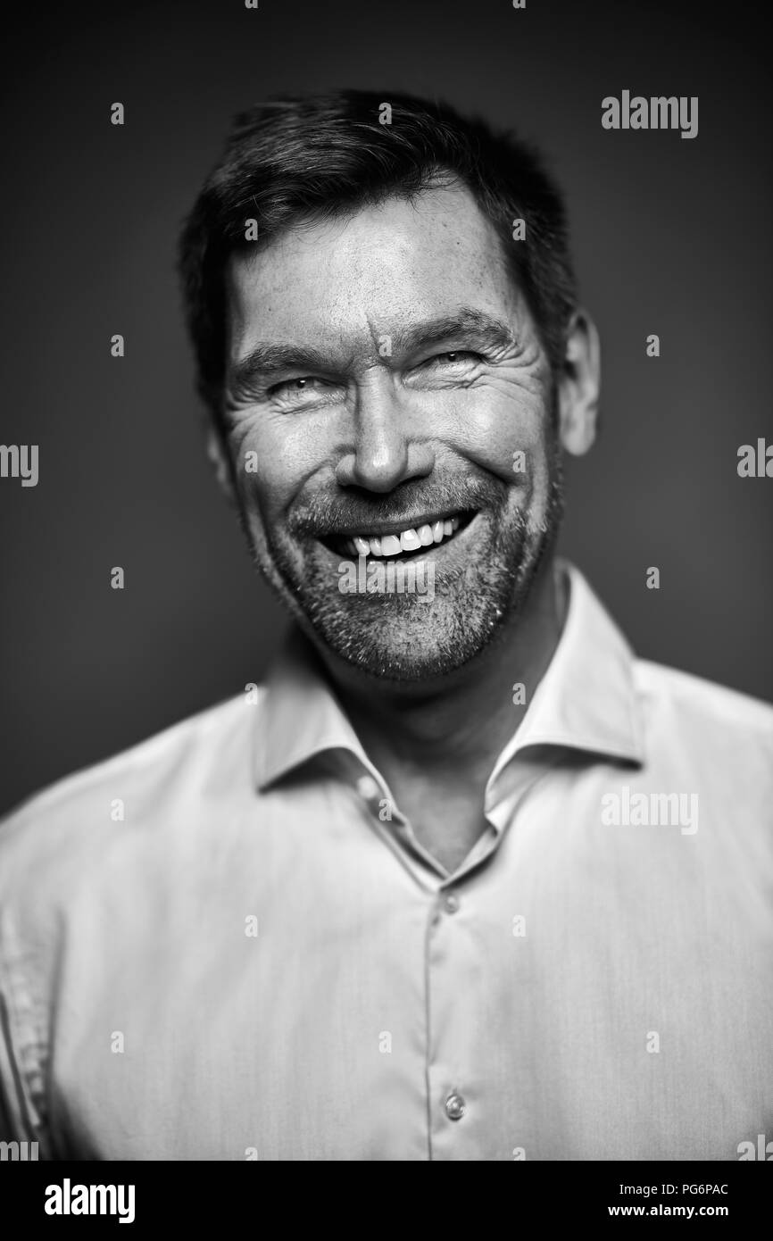 Persona che ride Foto e Immagini Stock in Bianco e Nero - Alamy