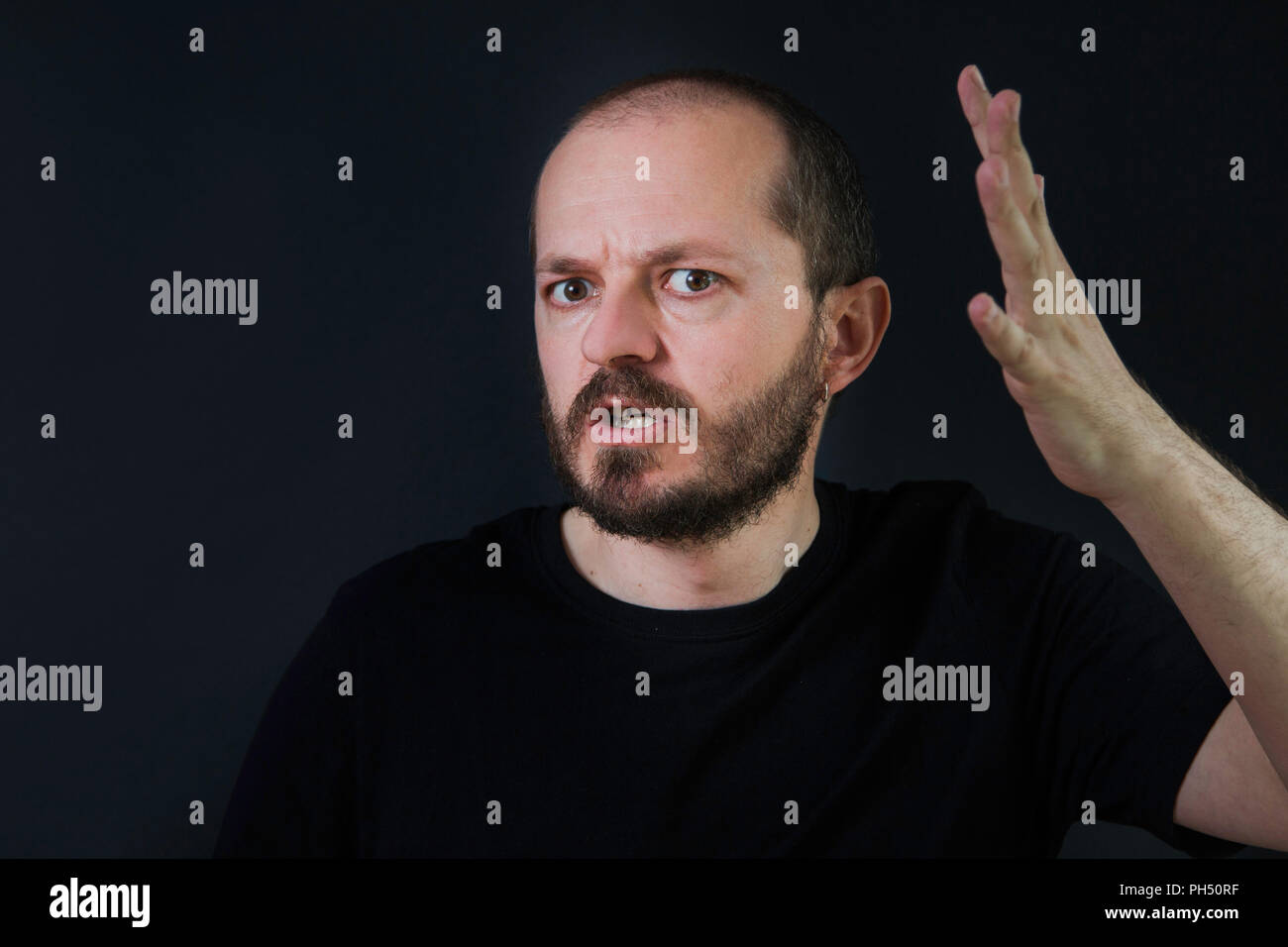 Persona aggressiva immagini e fotografie stock ad alta risoluzione - Alamy