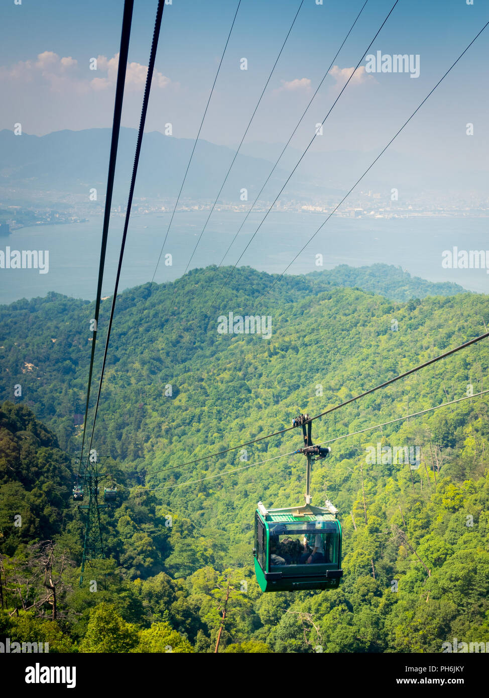 Miyajima ropeway mount misen japan immagini e fotografie stock ad alta ...