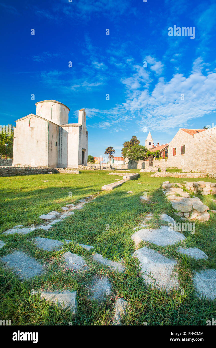 Chiesa medievale di Santa Croce dal IX secolo e sito archeologico nella ...