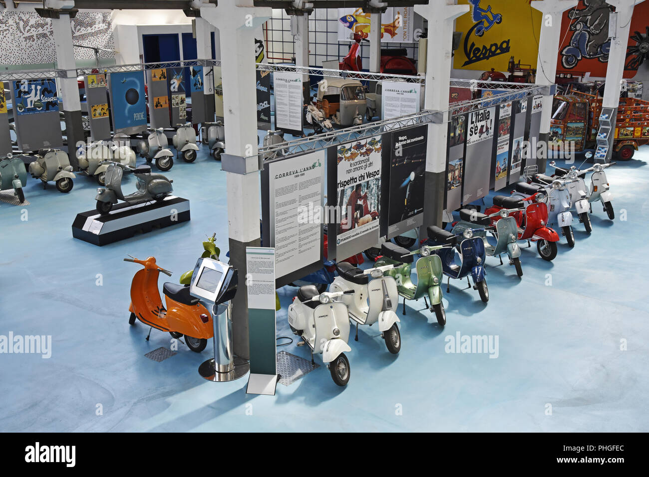 Piaggio vespa museum immagini e fotografie stock ad alta risoluzione ...