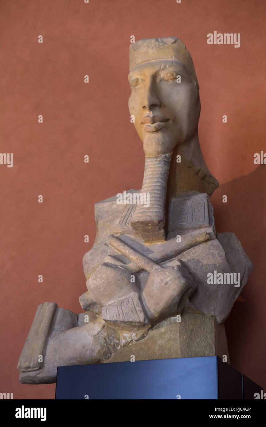 Statua colossale di faraone Akhenaten in Amarna stile (ca. 1350 BC) sul ...