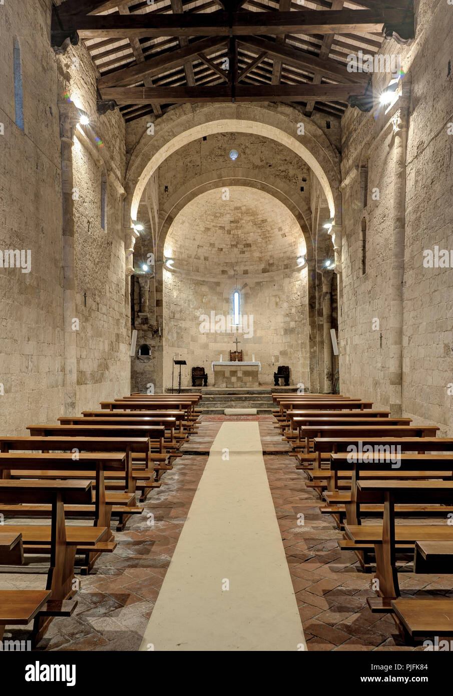 L'Abbazia romanica di Santa Maria Assunta, sedi in Coneo, nel ...