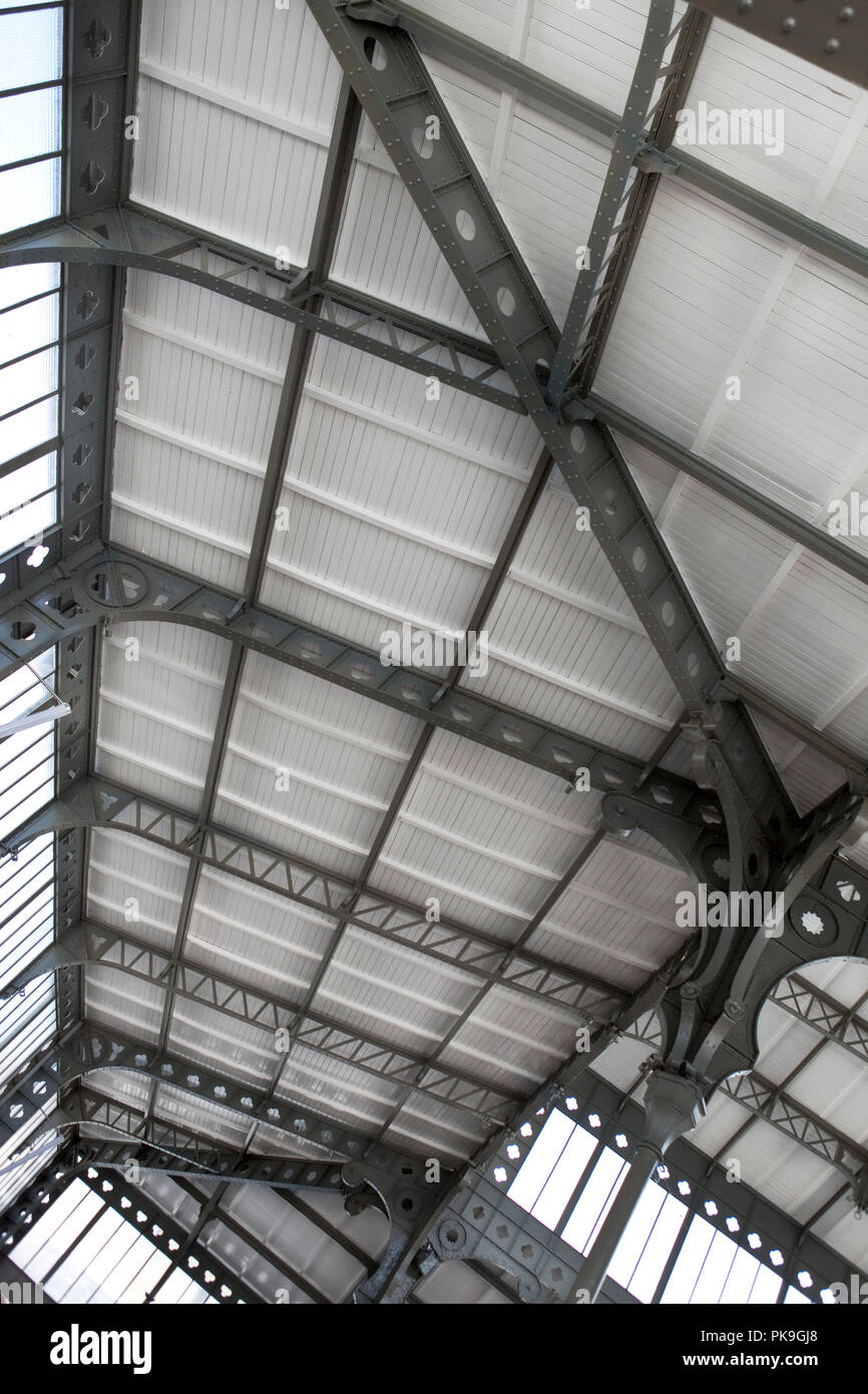 Travi di acciaio nel tetto immagini e fotografie stock ad alta risoluzione - Alamy
