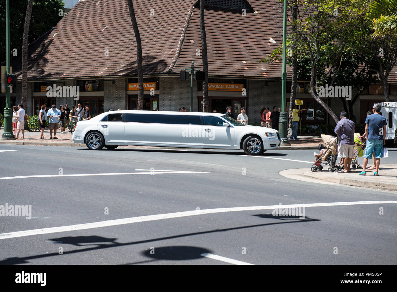 Long limo limousine stretch immagini e fotografie stock ad alta ...