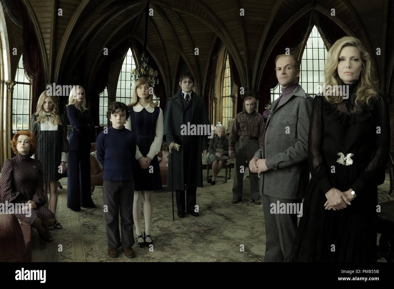 (L-r) Helena Bonham Carter come Dott.ssa Julia Hoffman, CHLOË GRACE ...