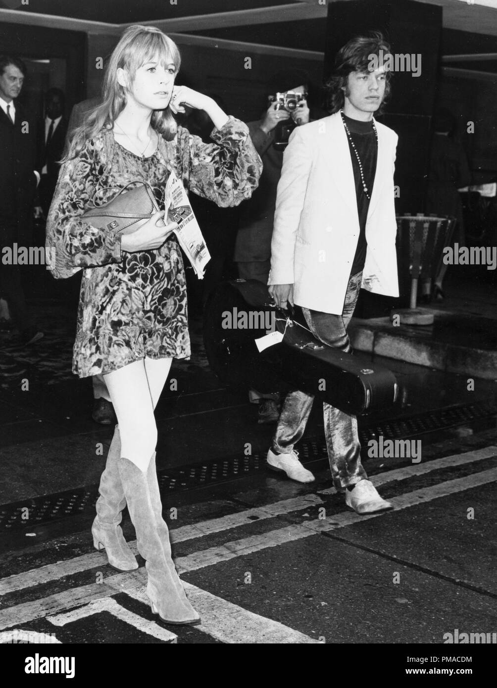Mick Jagger, dei Rolling Stones e Marianne fidato circa 1970 © CCR ... Mick Jagger, dei Rolling Stones e Marianne fidato circa 1970 © CCR ...