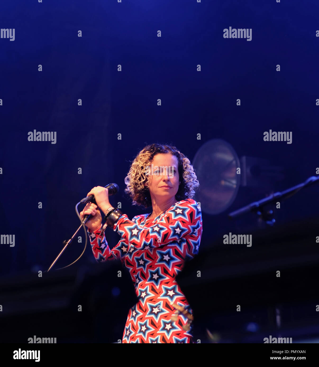 Barnsley nightingale immagini e fotografie stock ad alta risoluzione ...