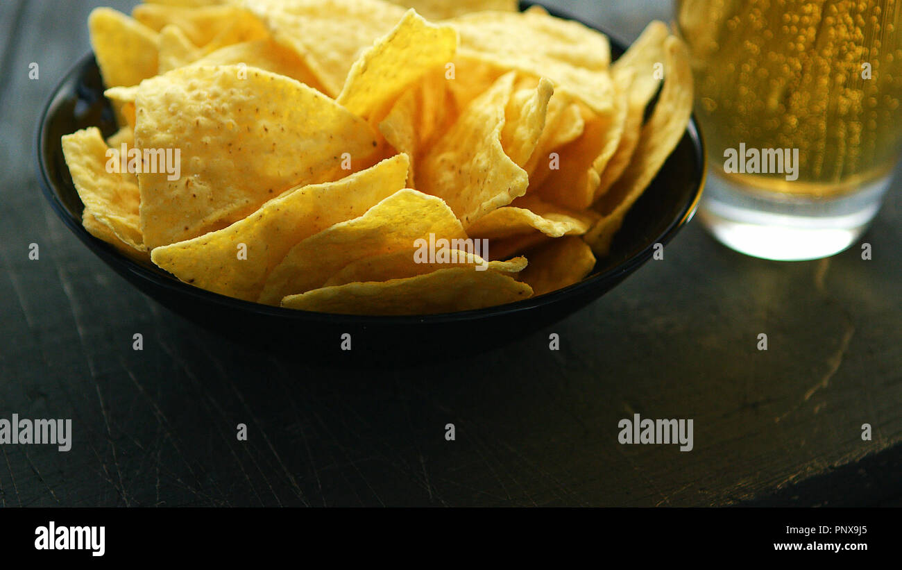 Birra e nachos immagini e fotografie stock ad alta risoluzione - Alamy