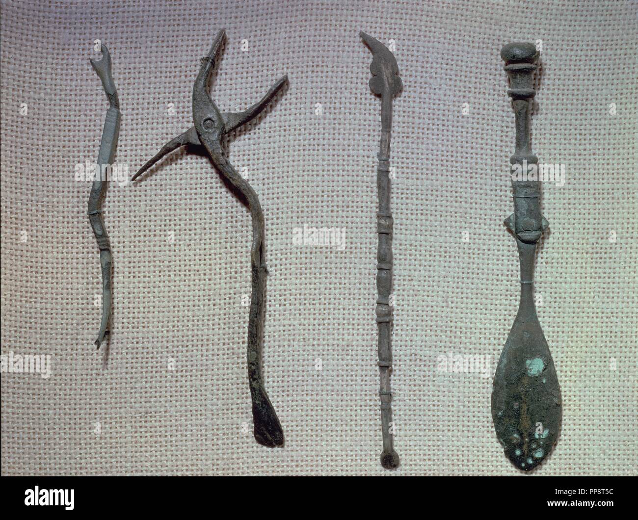 Roman surgical instruments immagini e fotografie stock ad alta ...