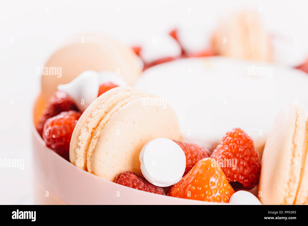 Torta macarons immagini e fotografie stock ad alta risoluzione - Alamy