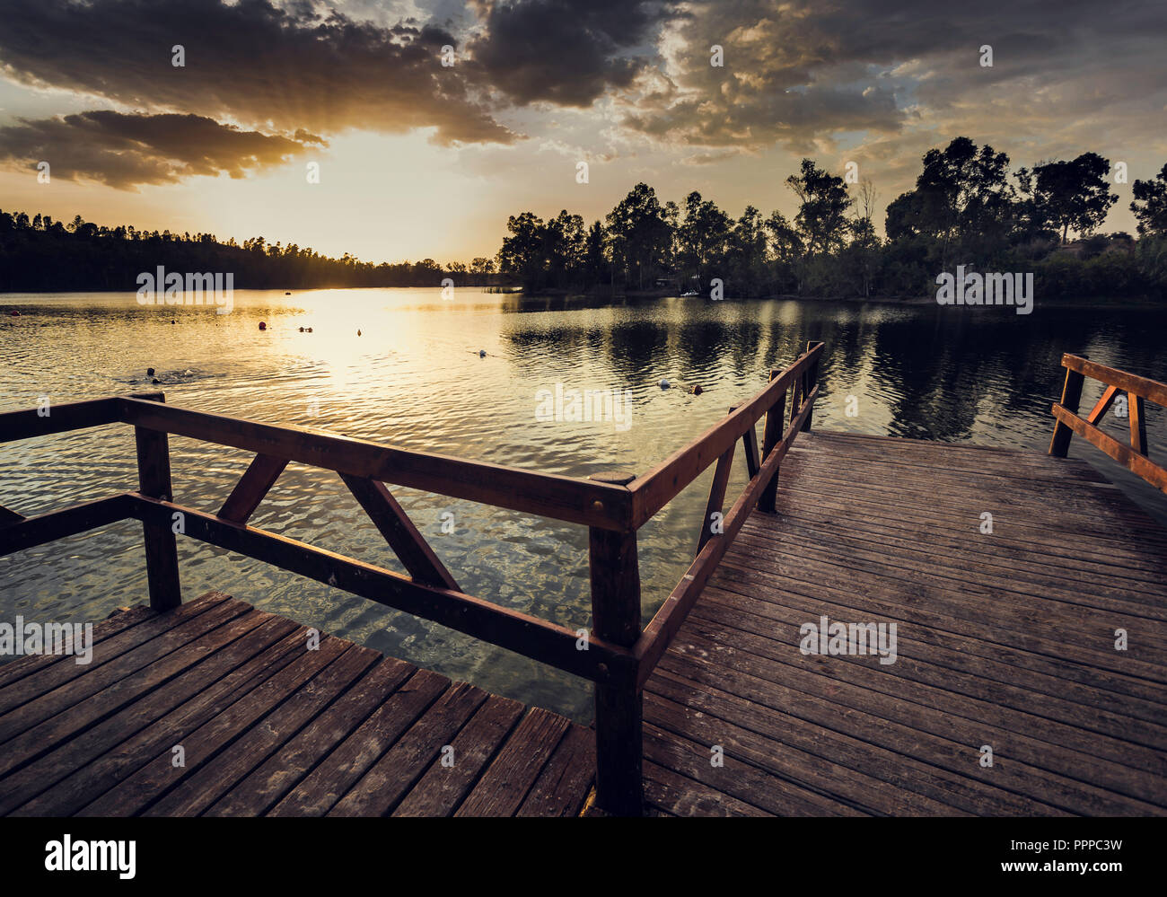 Pontile in legno in legno immagini e fotografie stock ad alta ...