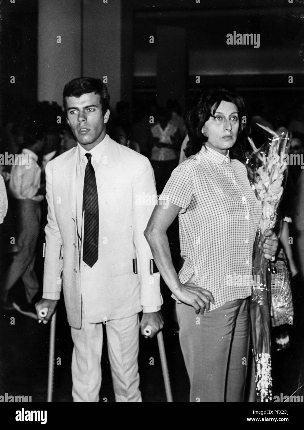 Anna Magnani con il figlio Luca, Venezia 1961 Foto stock - Alamy