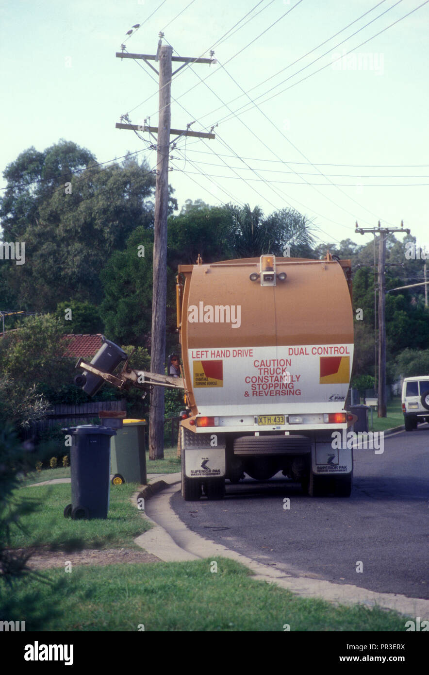 Camion raccolta rifiuti urbani immagini e fotografie stock ad alta ...